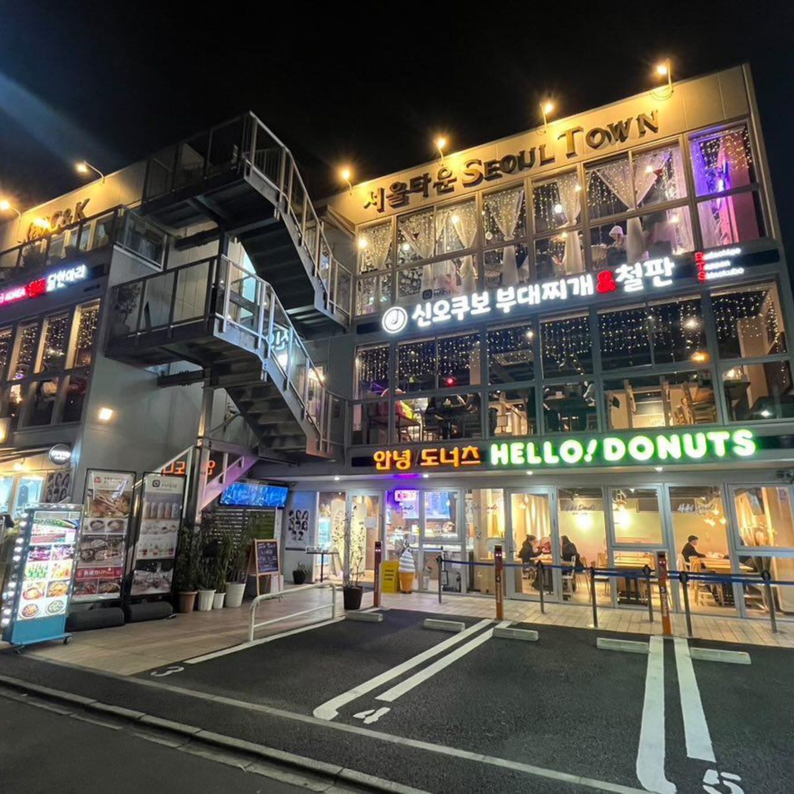 Studio Cafe MARU - MASH UP! KABUKICHO