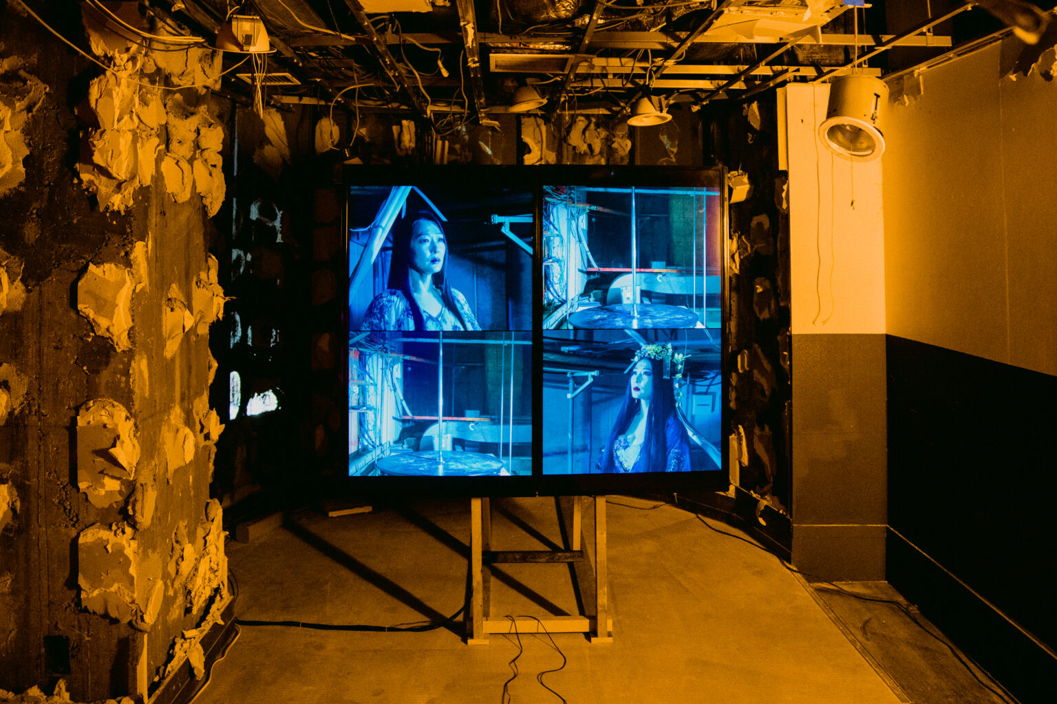 歌舞伎町の新アートプロジェクト第一弾。Chim↑Pom from Smappa!Groupが見出した「奈落」から見上げるものとは ...