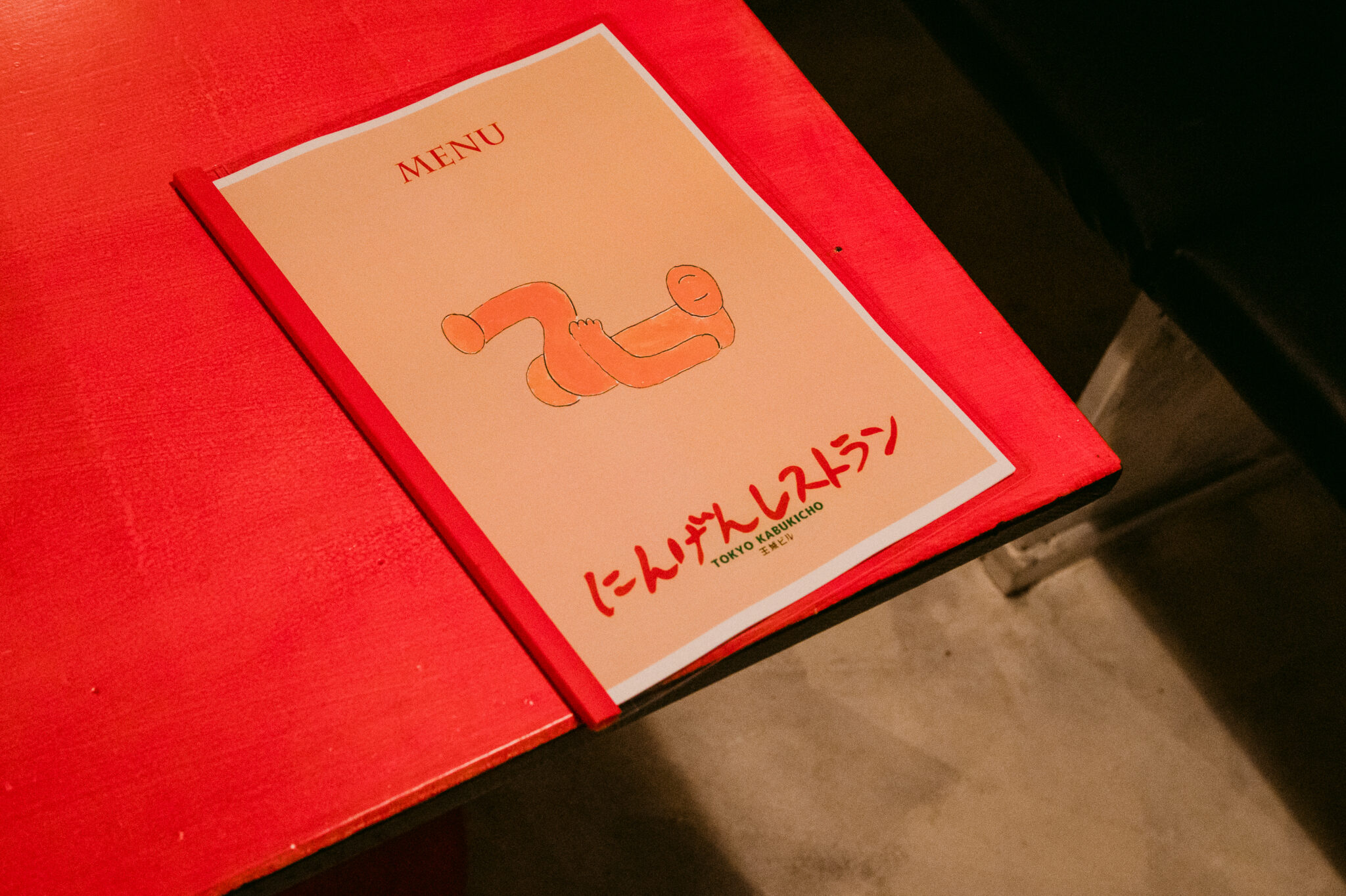 歌舞伎町の新アートプロジェクト第一弾。Chim↑Pom from Smappa!Groupが見出した「奈落」から見上げるものとは ...