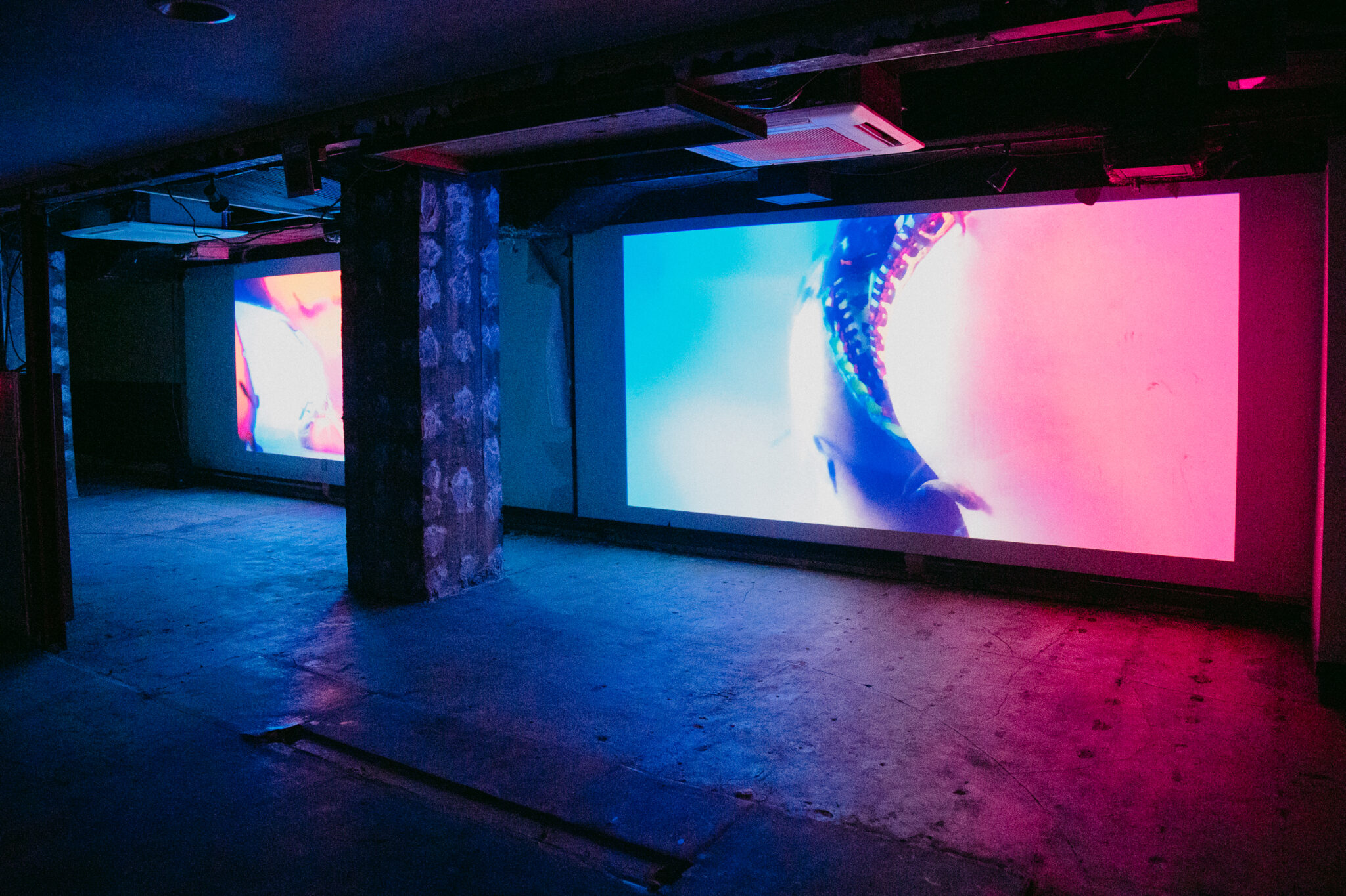 歌舞伎町の新アートプロジェクト第一弾。Chim↑Pom from Smappa!Groupが見出した「奈落」から見上げるものとは ...