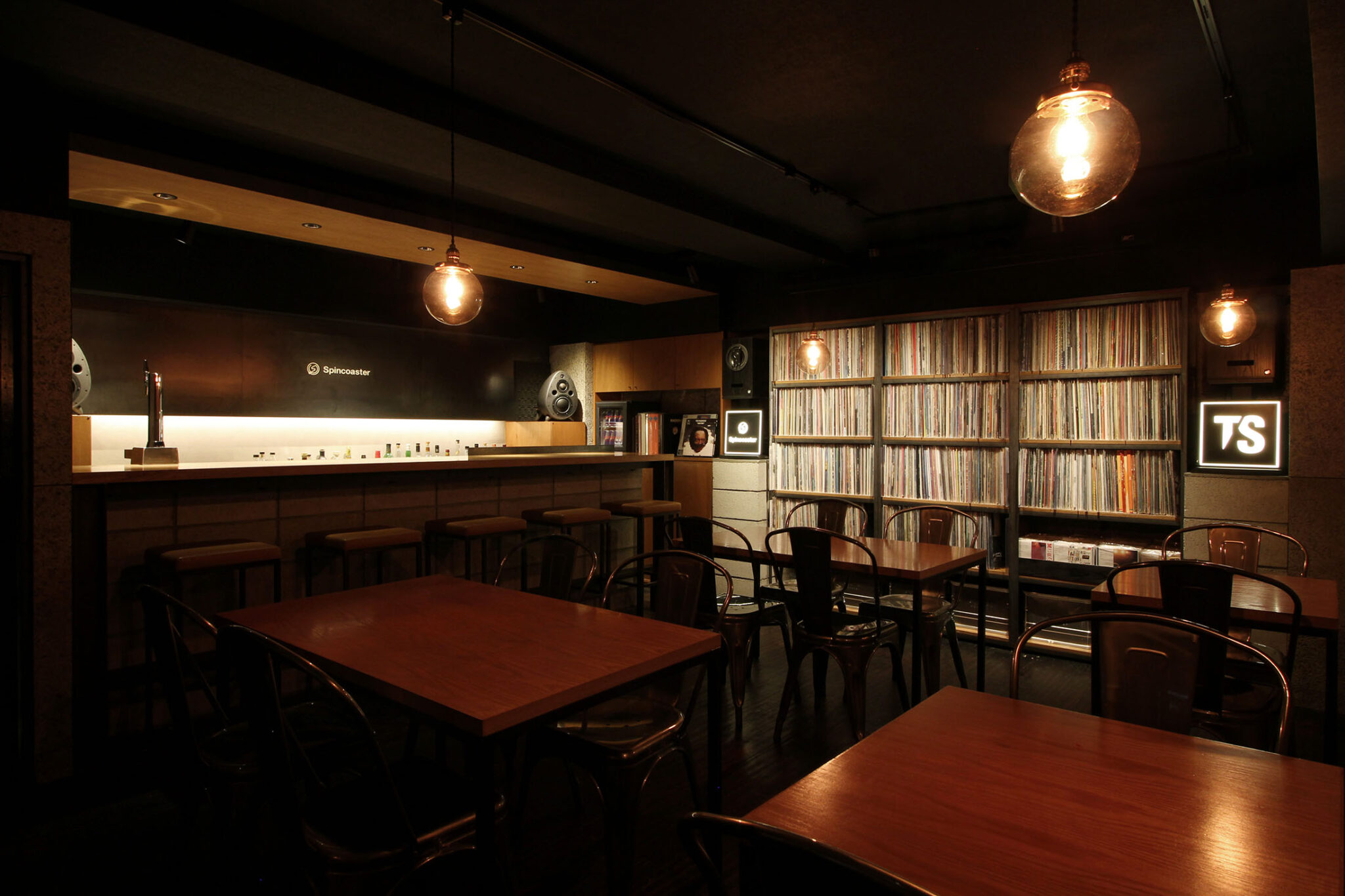 The 8 Best Music Bars and Nightclubs in Shinjuku - MASH UP! KABUKICHO